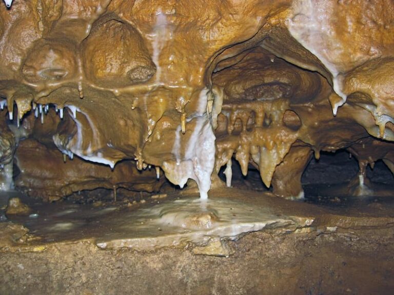 These 5 Wisconsin Caves Will Blow Your Mind | Valley Creek